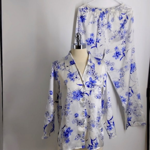 Oscar de la Renta Sleepwear | Intimates & Sleepwear | Vintage Oscar De ...